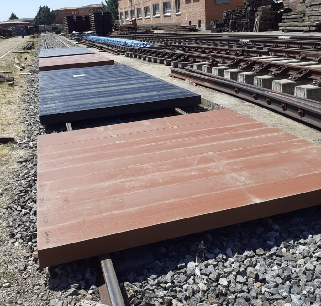 Instalan traviesas plásticas y sintéticas no contaminantes en la red ...